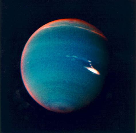 Surface Features Of Neptune Planet Neptune Outer Temperature