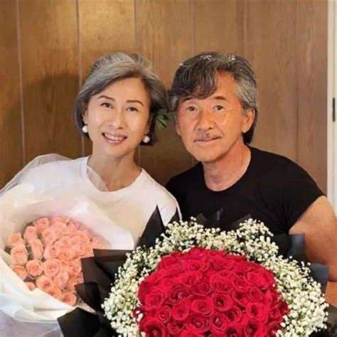 林子祥、叶蒨文结婚26周年晒合照！为爱背负“小三”污名无悔相爱夫妻俩文为网友
