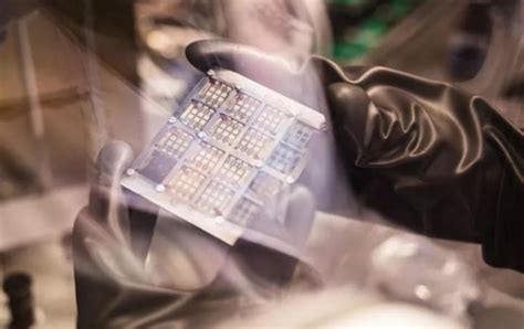 科学家成功研制出新型钙钛矿发光二极管，既高