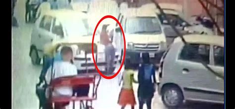 सीसीटीवी में कैद हुई दर्दनाक सड़क दुर्घटना 16 साल की लड़की बनी शिकार