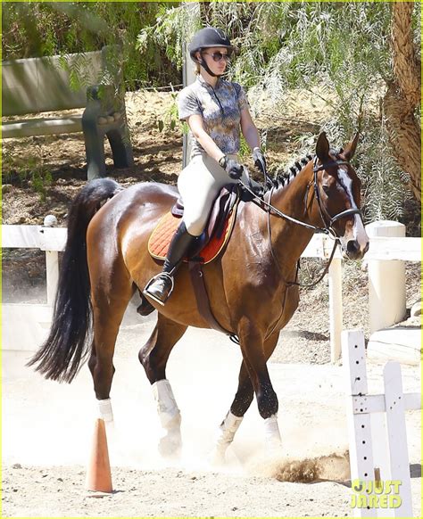 Iggy Azalea Shows Off Her Killer Abs In Post Workout Selfie Photo