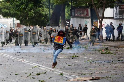 Oposição Venezuelana Estima 92 De Adesão à Greve Geral Exame