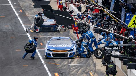 How Nascar Pit Crews Can Make Or Break A Drivers Race At Kansas
