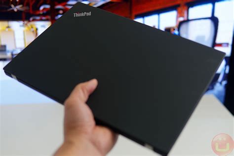 Lenovo ThinkPad T490 Review Ubergizmo Lenovo ThinkPad T490 Review Ubergizmo