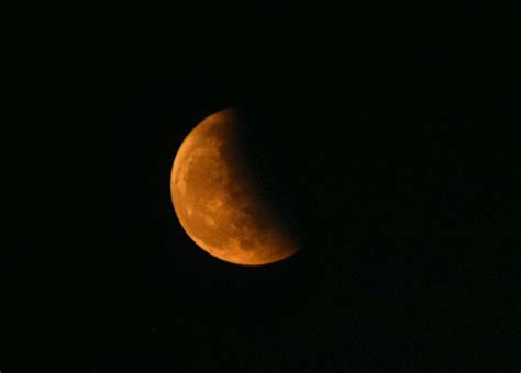 Partial Lunar Eclipse Leaves Stargazers Thrilled Rediff Com India News