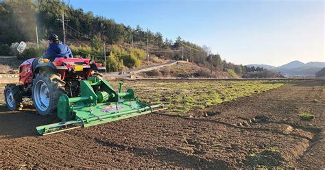 사진 봄 작물을 준비하는 농부