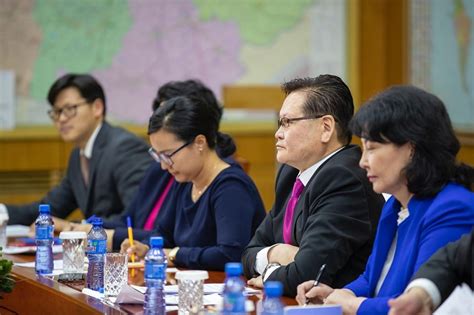 蒙古国政府副总理恩赫图布辛接见中国内蒙古自治区主席布小林 凤凰网