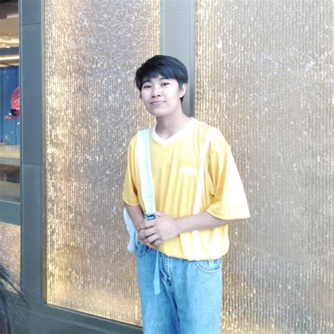 သူကကားထဲဝင်လာတာကို Htet Htet