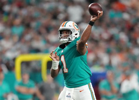Tua Tagovailoa Is Enjoying Support Hes Been Getting From Tyreek Hill