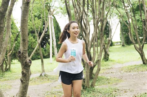 【體驗】喝水好還是運動飲料好？低滲透壓的運動飲料身體沒負擔 文章 運動筆記