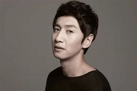 Lee Kwang Soo Resmi Perbaharui Kontrak Dengan King Kong By Starship