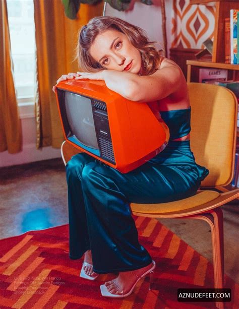 Molly Evensen Feet Aznudefeet