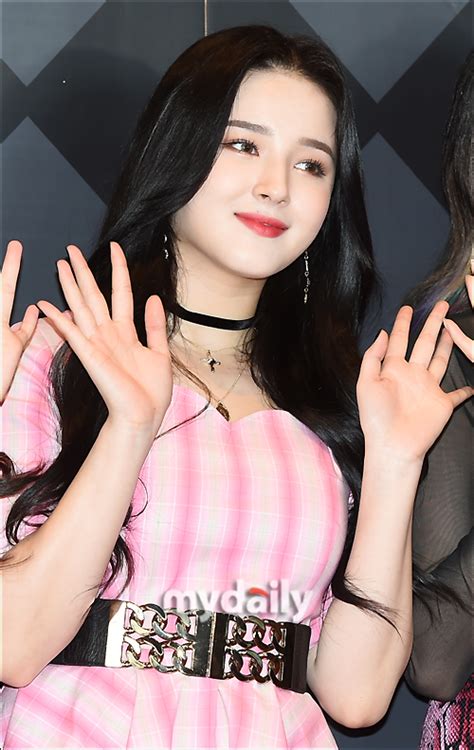 [md화보] 점만 빼면 백지네 모모랜드 낸시 보고도 안 믿기는 인형 피부