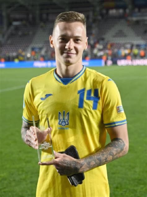 Офіційно Гравець збірної України отримав спеціальний приз від УЄФА Команда №1