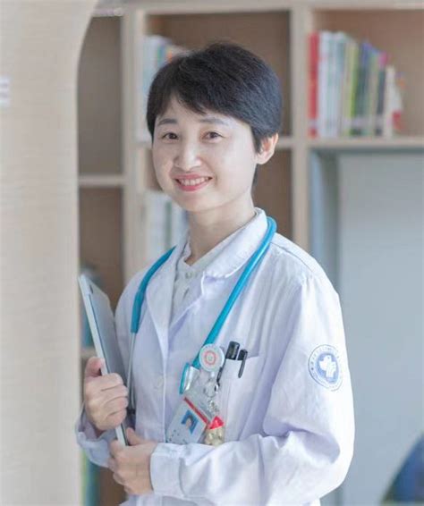 17歲男孩突然「變」女孩：罕見的性發育異常和艱難的性別選擇 新浪香港