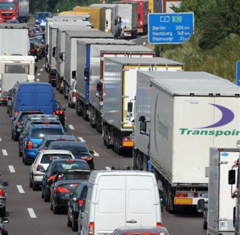 Lastwagen Unfall A1 Zwischen Hamburg Und Bremen Gesperrt WELT