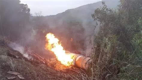 Criança De 6 Anos Morre Após Carreta Tombar E Incendiar No Paraná Foco Rs