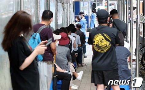 코로나19 신규 확진자 7만2144명전주 대비 1만3089명 감소