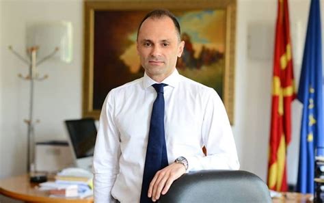 Burevesnik КЛИНИКИТЕ НАШИ ГИ ПОЛНАТ СО ДЕЦА НА БАНДИТИ СТЕФАНИЈА АЗМАНОВА ќерка на урбаниот