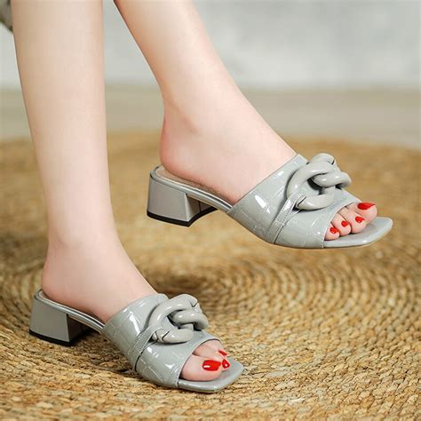 여성 펌프 슬리퍼 숙녀 신발 Chunky Heels Party 패션 광장 머리 체인 여름 여성 펌프 2022 샌들 대형