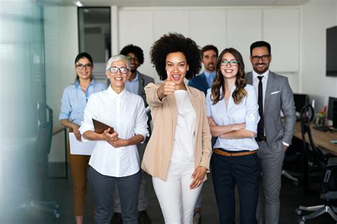 기업가와 비즈니스 사람들의 성공 그룹은 목표를 달성 비즈니스 피플 성공 개념 20 24세에 대한 스톡 사진 및 기타 이미지 20 24세 25 29세 30 34세