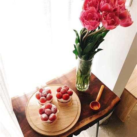 카페 우든 오늘의 조각케이크 는 딸기케이크 딸기떡케이크 입니다 ㅎㅎ 100 국내산 쌀가루로