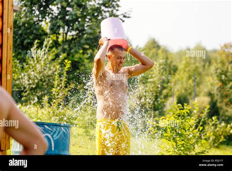 Dirty Bucket Water High Resolution Stock Photography And Images Alamy Dirty Bucket Water High Resolution Stock Photography And Images Alamy