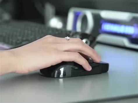 Modular Wireless Mouse And Presenter Has A Curious Ergonomic Design