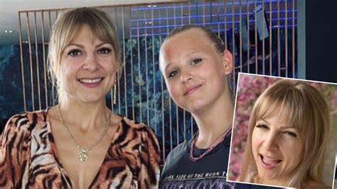 Letnia C Rka Magdaleny Naro Nej Pofarbowa A W Osy Piosenkarka Zgodzi A Si Na Takie