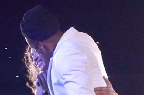 Beyonce And Jay Z Share Intimate Stage Kiss In Defiant Stance Against Cheating Rumours Irish