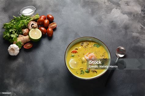 톰 얌 쿵 매운 타이어 수프 0명에 대한 스톡 사진 및 기타 이미지 0명 그릇 동아시아 문화 Istock