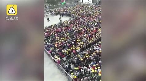 看人头，这辈子最后悔国庆出来旅游！游客：觉得我脑子有病？澎湃号·政务澎湃新闻 The Paper