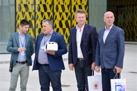 Galerie Foto El este pasagerul cu numărul 50 000 primit cu fast pe