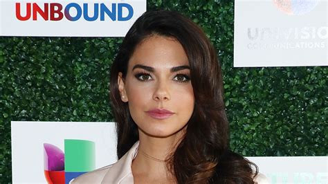 Livia Brito Advierte Que Grabarla Y Tomarle Fotos Sin Su Consentimiento