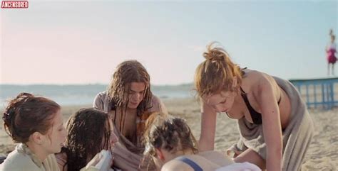 Naked Juliette Darche In Girls
