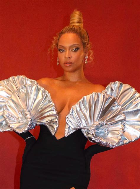 Beyoncé Access on Twitter Diga a primeira música da Beyoncé que vier