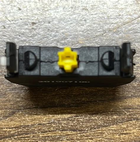 Screw Type Plastic Siemens Auxiliary Contact Block Push Button Clip On At Piece In Mumbai