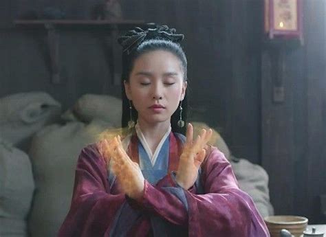 现在的仙侠剧真是太懒了，仙女和妖女用的竟是同一套法术造型