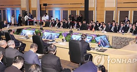 문 대통령 아세안asean 정상들과 회담