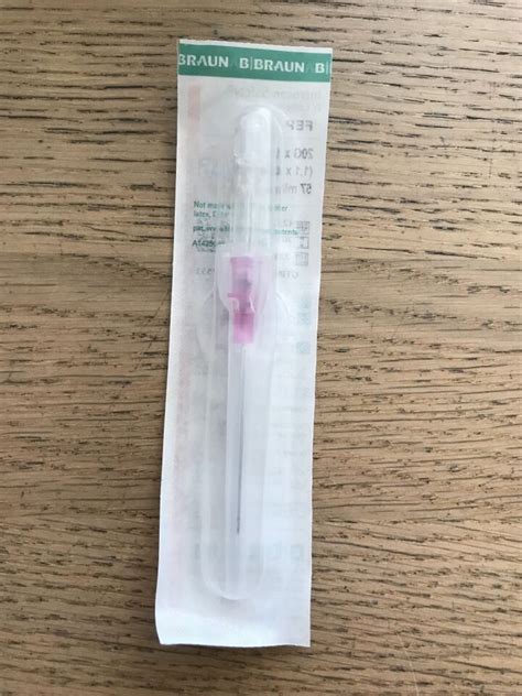 New Braun 4252527 02 Introcan Safety Iv Catheter 20g 50box