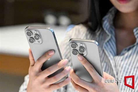 하루종일 들여다보는 스마트폰 전세계 인구 절반이 이 질환 앓는다