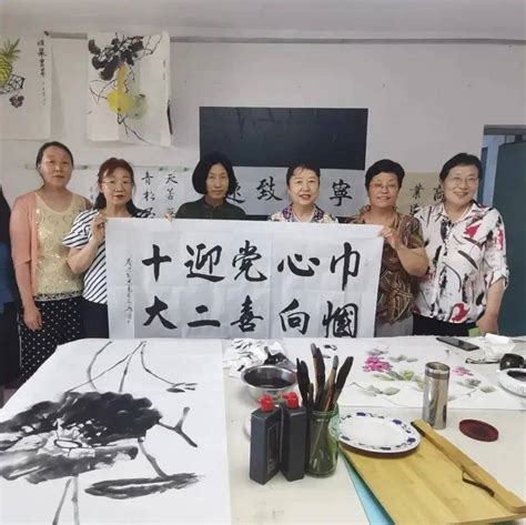 工作动态吴忠市妇联为民族书画院“妇女之家”授牌组织女性全市