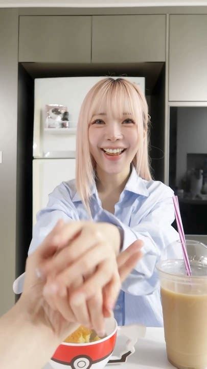 맛있는거 먹을 때 여자친구 특징ㅋㅋ Youtube