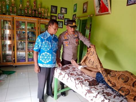 Kecewa Diusir Anak Kakek 70 Tahun Di Musi Rawas Gantung Diri Di Pohon