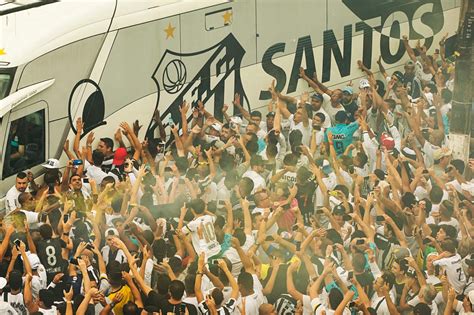 Torcida Do Santos Comemora Título Paulista Com Novas Críticas à Rede