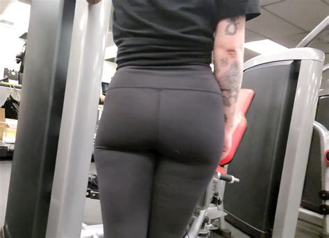 Tatted Brunette Gym Girl Tight Black Leggings Spandex Leggings Yoga Pants Forum
