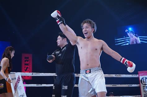 対抗戦で南原健太が壮絶ko勝ち。敗れた愛鷹亮は試合後「格闘技を10年間できて幸せでした」と引退示唆【rise】 Tokyo Headline