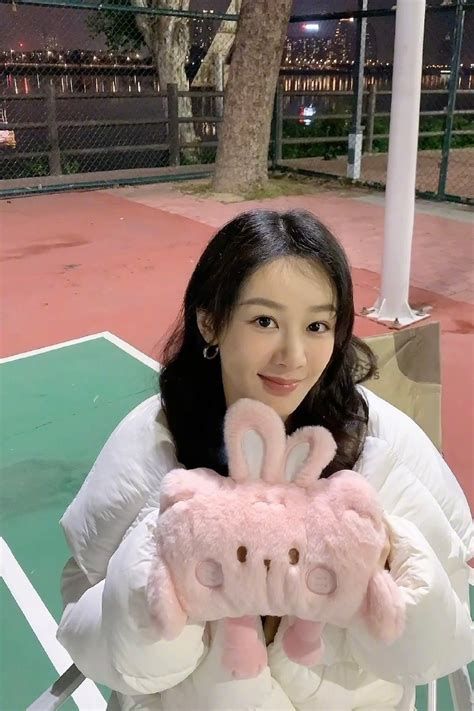 杨紫今日份营业照来看看状态如何