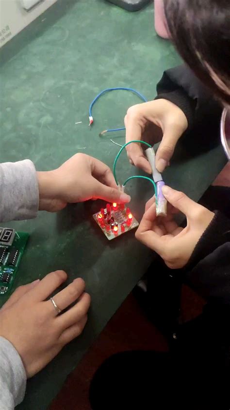 电路设计 电子制作 吃拆玩呗 电子发烧友网