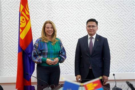 Хөдөлмөр нийгмийн хамгааллын сайд Т Аюурсайхан Европын Холбооноос Монгол Улсад суугаа Элчин